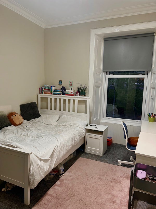 'Double Room to rent in flat of 3 female Tenants ' Room to Rent from ...