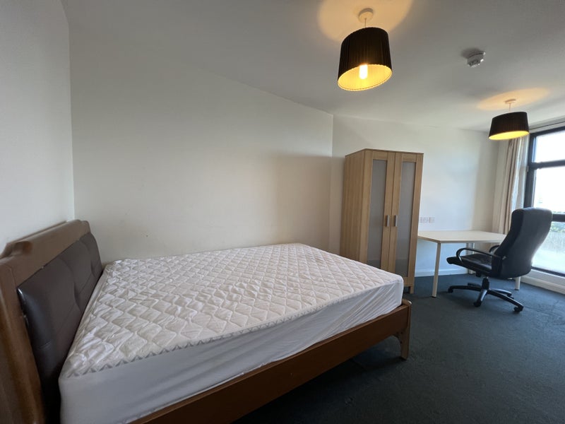 'Affordable en-suite rooms Bills Inc.' Room to Rent from SpareRoom