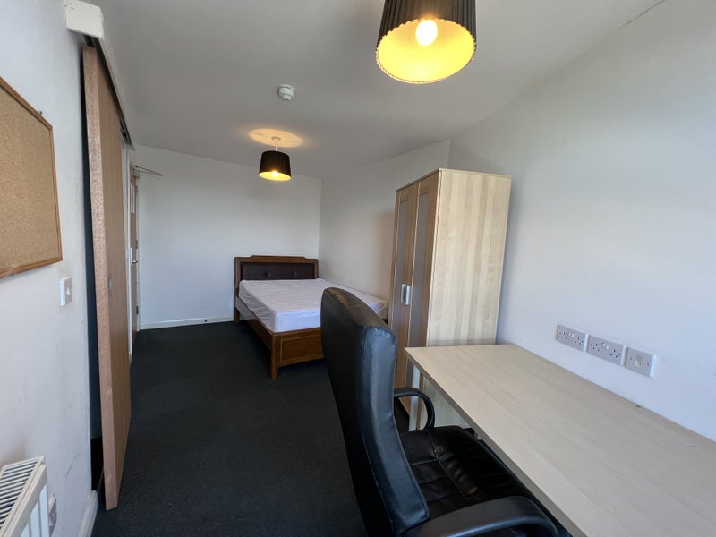 'Affordable en-suite rooms Bills Inc.' Room to Rent from SpareRoom