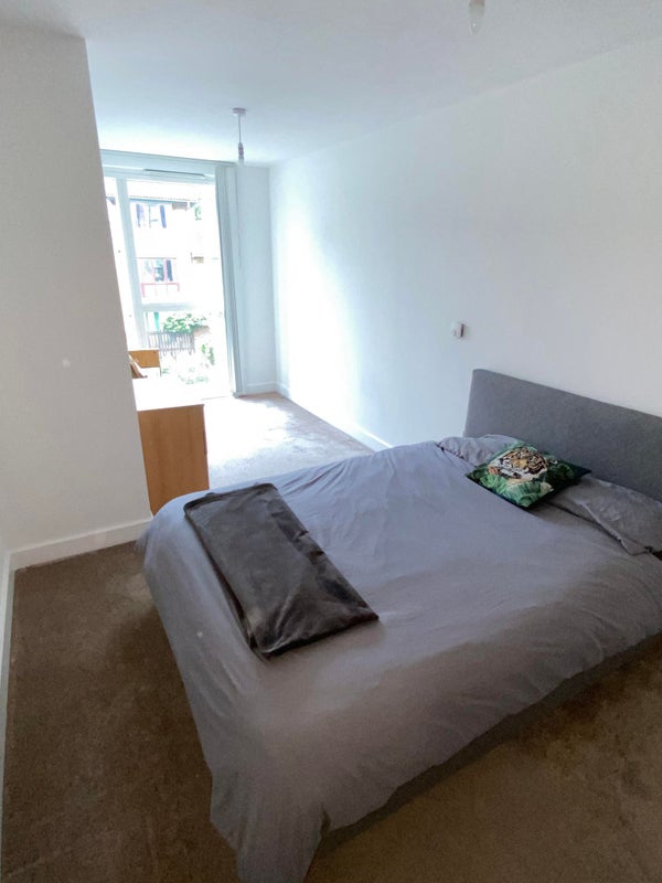 'Large En-Suite Double room - Bills Included' Room to Rent from SpareRoom