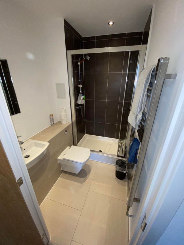 'Large En-Suite Double room - Bills Included' Room to Rent from SpareRoom