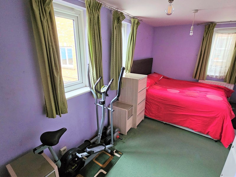 'Double Room To Let in 3-storey Detached House' Room to Rent from SpareRoom