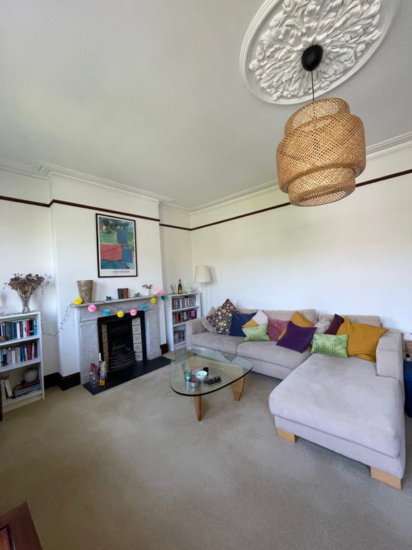 'Double room in spacious split level flat (N16) ' Room to Rent from ...