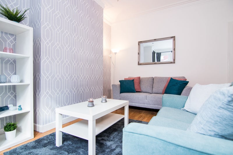 '**Lovely Room In All Girls Professional House**' Room to Rent from ...