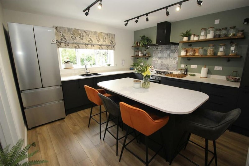 'Top Floor suite' Room to Rent from SpareRoom