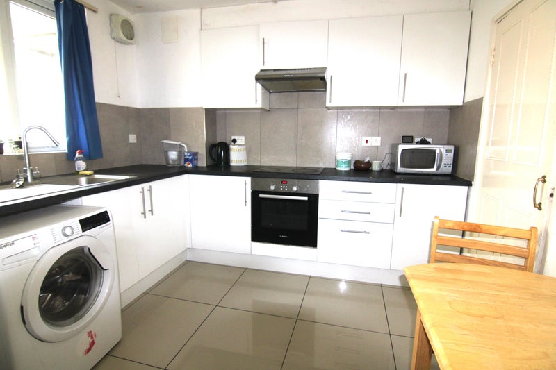 'Trendy Split Level Apartment Near Tube' Room to Rent from SpareRoom