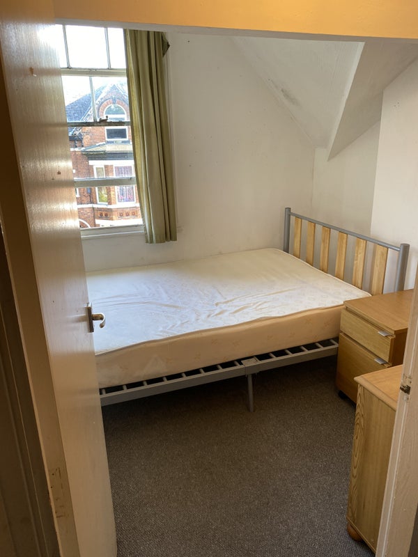 'Lodger required' Room to Rent from SpareRoom