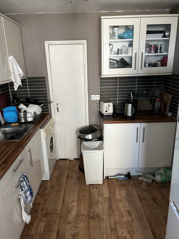 'Double Bedroom Available in Clapham Junction ' Room to Rent from SpareRoom