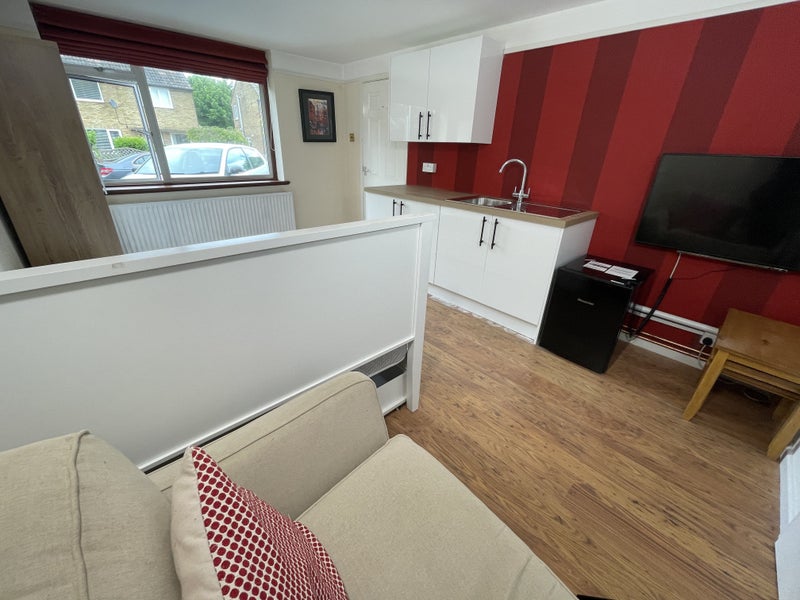 'Self contained En-suite Bedsit ' Room to Rent from SpareRoom