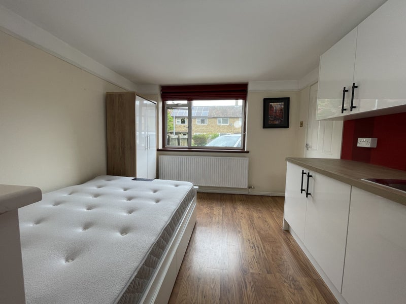 'Self contained En-suite Bedsit ' Room to Rent from SpareRoom