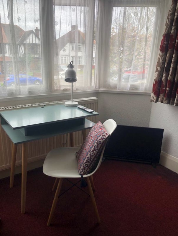 'Bright Double Room in shared house in Hendon' Room to Rent from SpareRoom