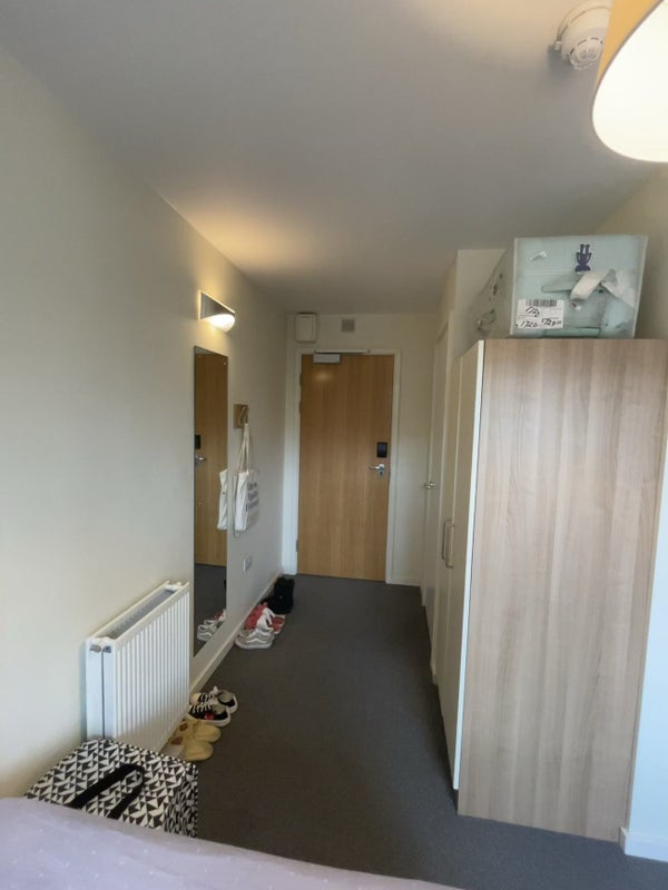 'Moonraker point (En-suite)!!! Friendly roommate!!!' Room to Rent from ...