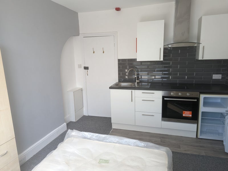 'Self-contained Professional Double Bedsit ' Room to Rent from SpareRoom