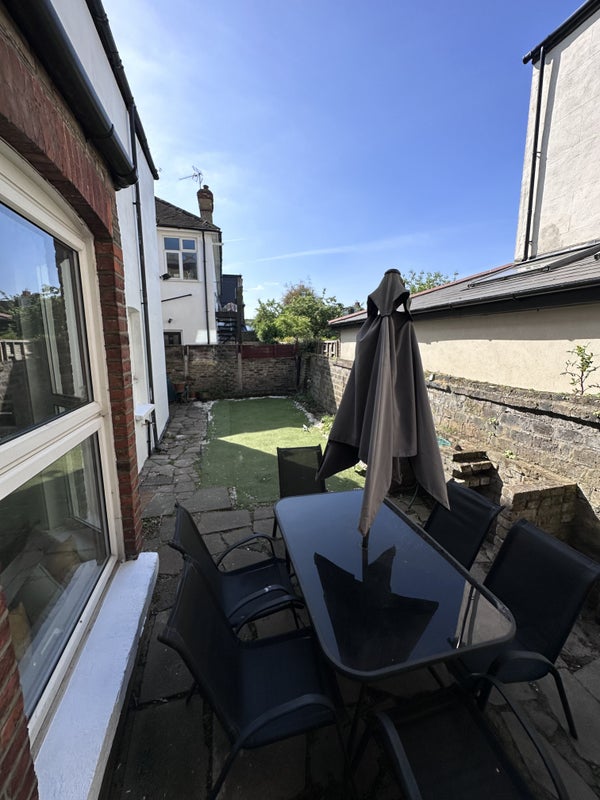 'Incredibly Large Rooms in Stylish Refurbed House' Room to Rent from ...