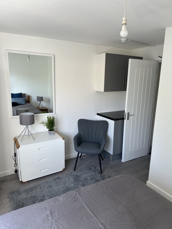 'Newly refurbished room in house near city centre' Room to Rent from ...