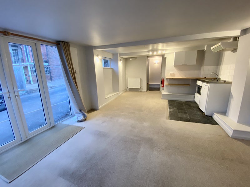 'Lovely Ground Floor Studio Flat' Room to Rent from SpareRoom