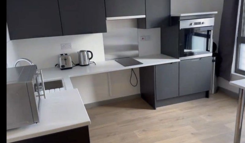 'Spacious studio in Aldgate - all bills included' Room to Rent from ...