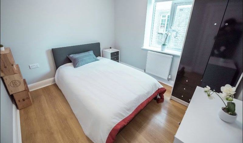 'Double Room Available For 2 Weeks Only ' Room to Rent from SpareRoom