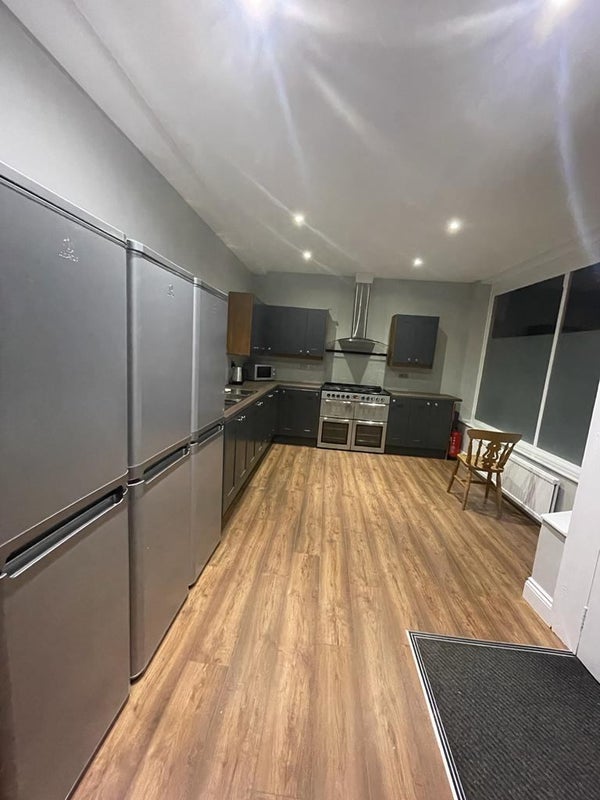 'Stunning Newly Refurbished Room*Central Location*' Room to Rent from ...