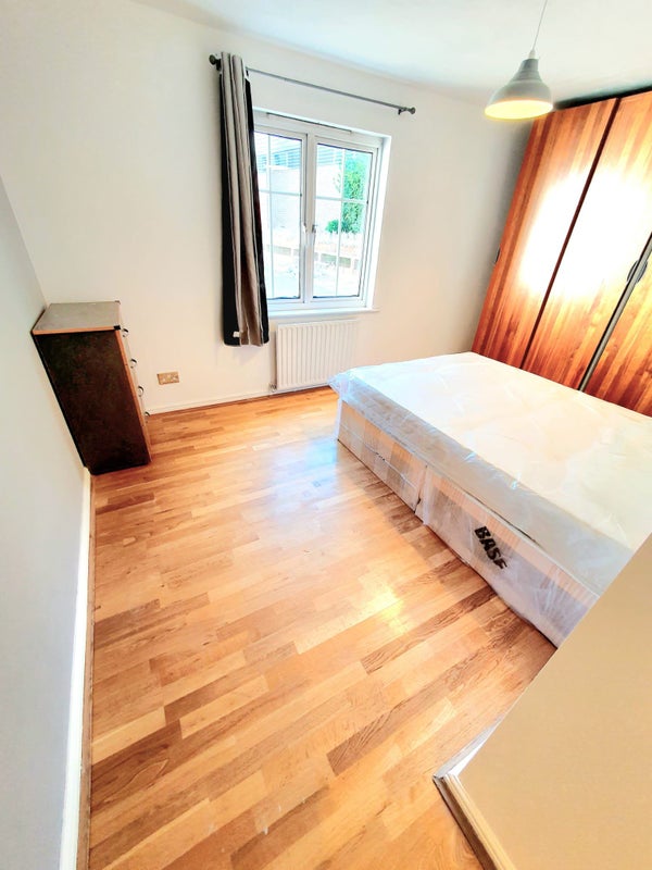 'Nice 2 Bedroom flat in Croydon' Room to Rent from SpareRoom