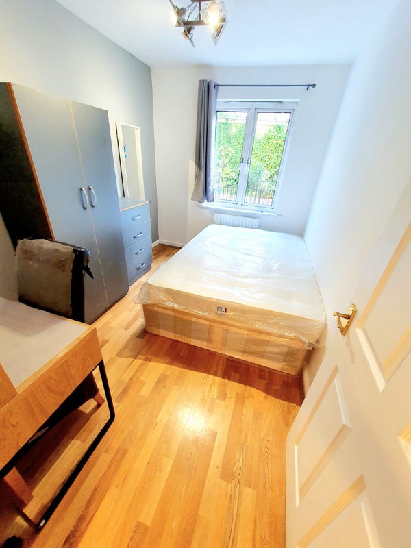 'Nice 2 Bedroom flat in Croydon' Room to Rent from SpareRoom