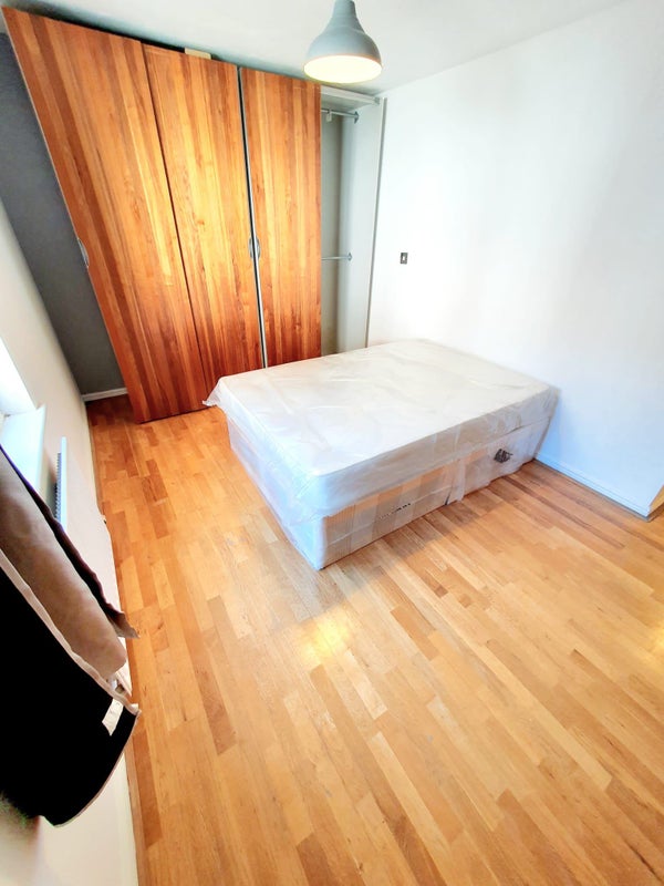 'Nice 2 Bedroom flat in Croydon' Room to Rent from SpareRoom