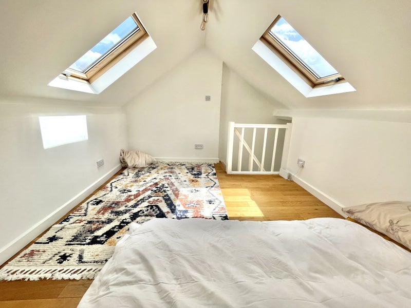 'Beautiful Double Loft room, Contemporary Bungalow' Room to Rent from ...