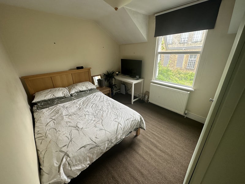'Clapham Junction flat in 3 bed next to station ' Room to Rent from ...