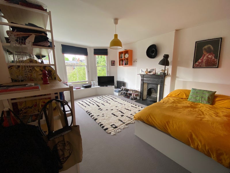 'Extra large sunny room at the top of a family hous' Room to Rent from ...