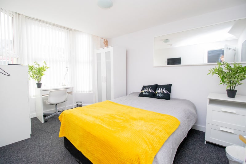 'Double Rooms Available - Close To City Centre! ' Room to Rent from ...