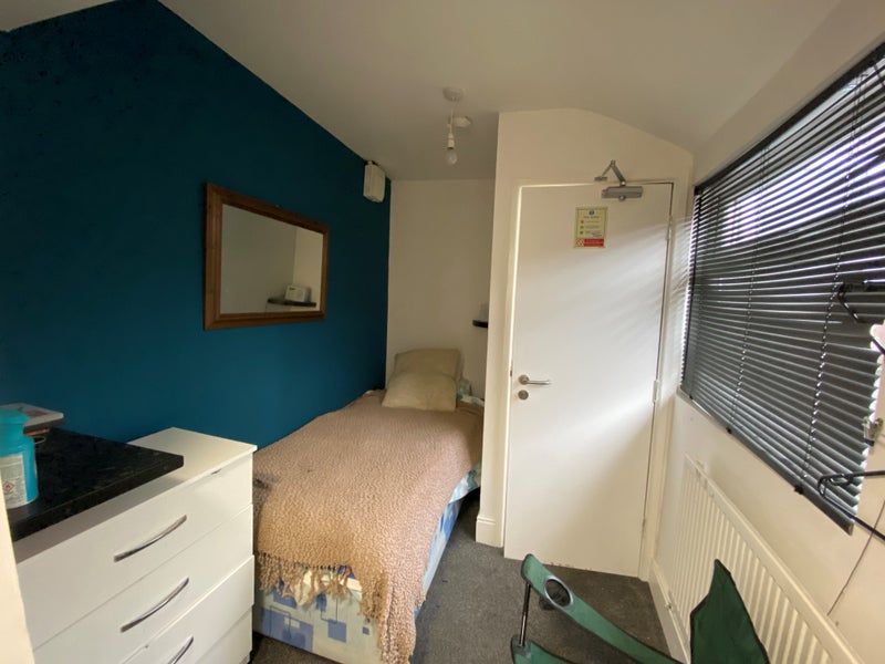 'Double Room To Rent - Fully Furnished ' Room to Rent from SpareRoom