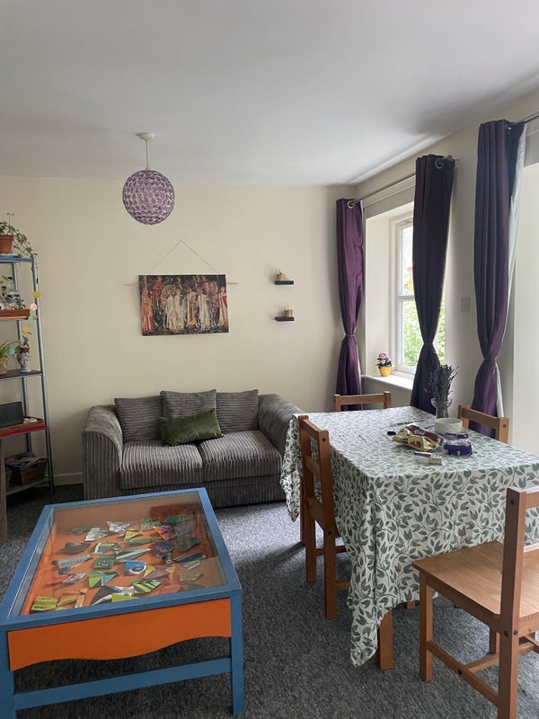 'Room available in a furnished, three-bedroom flat ' Room to Rent from ...