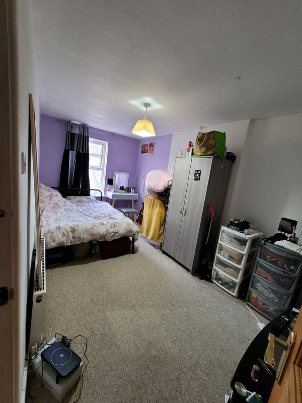 'Large double room' Room to Rent from SpareRoom