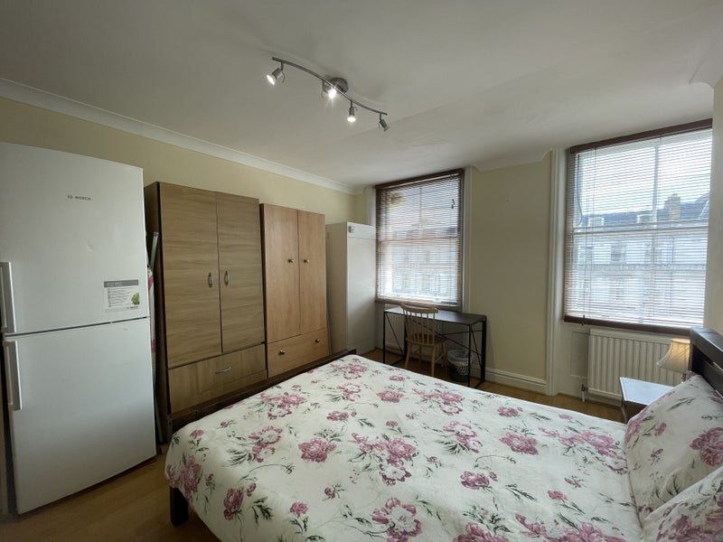 'Double Studio - Short Let - South Ken ' Room to Rent from SpareRoom