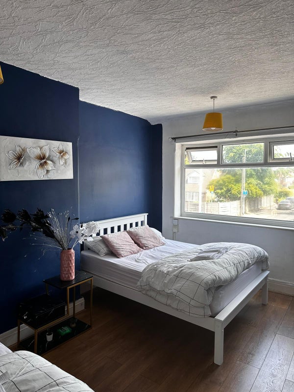 'Fully Furnished Apartment - £250 deposit ' Room to Rent from SpareRoom