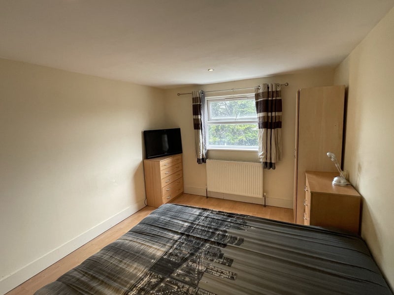 ' 1 x Double room & Large single room to let' Room to Rent from SpareRoom