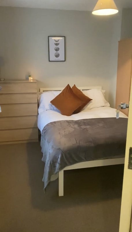 '🔥No Deposit! Large Luxury Rooms! 🔥Lon/Winch' Room to Rent from SpareRoom