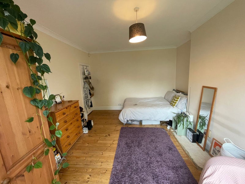 'Two rooms in Balham home!' Room to Rent from SpareRoom