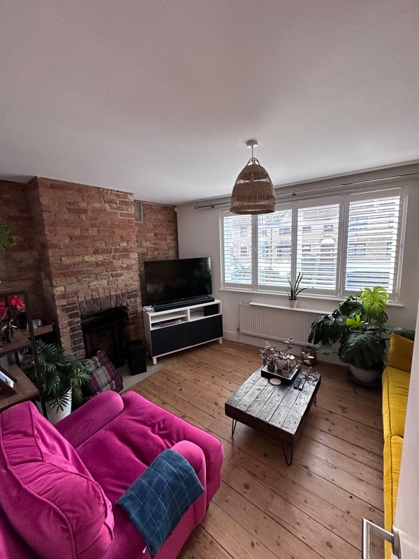 'Stylish Master Bedroom in Beautiful Maisonette!' Room to Rent from ...