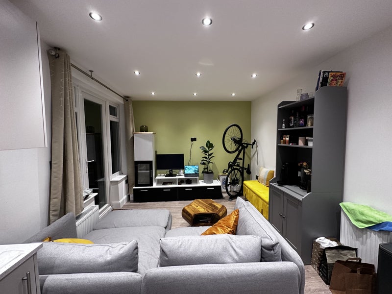 'Spacious Double Room With Parking' Room to Rent from SpareRoom