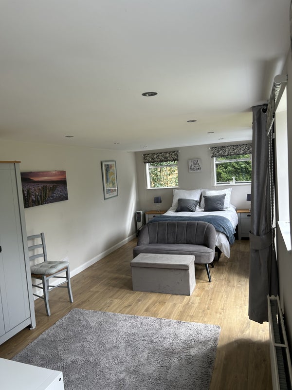 'Private Ensuite Room To Rent Mon A.M-Fri P.M Only' Room to Rent from ...