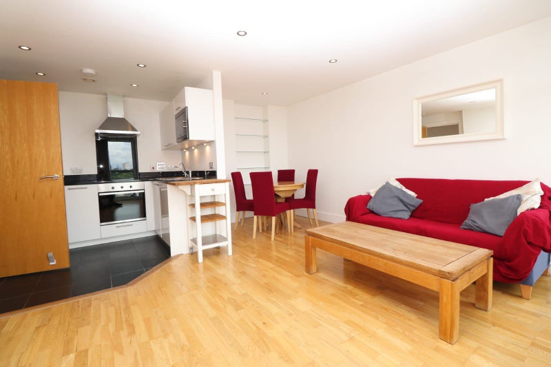 '2 Bed 2 Bath In Distillery Tower - Deptford (SE8)' Room to Rent from ...