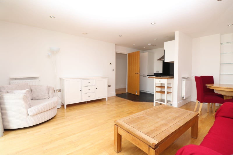 '2 Bed 2 Bath In Distillery Tower - Deptford (SE8)' Room to Rent from ...