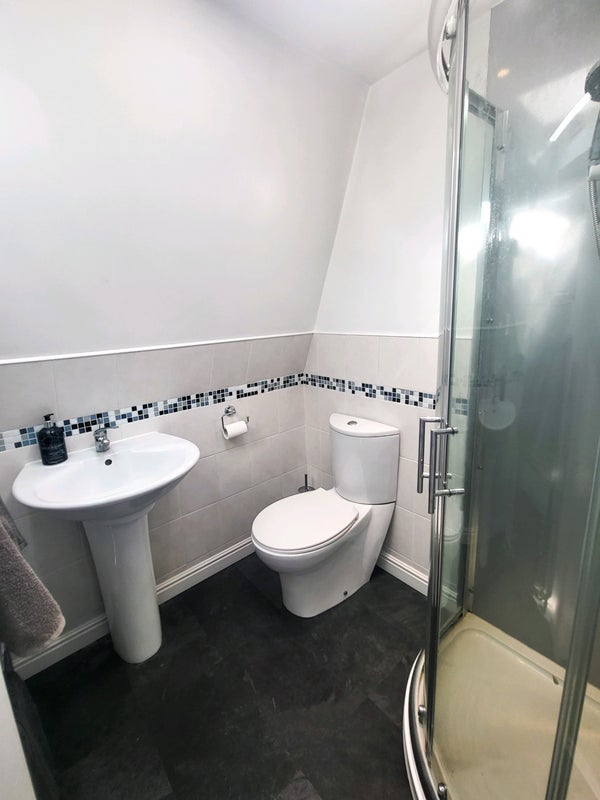 'Large en-suite double bedroom' Room to Rent from SpareRoom