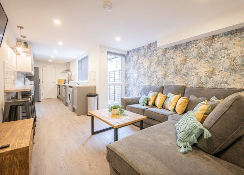 'Splendid Rooms in CV1 | Near City Centre' Room to Rent from SpareRoom