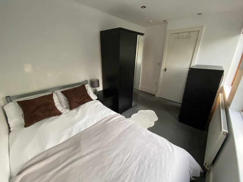 'New Premium Double En-suite Doom ' Room to Rent from SpareRoom