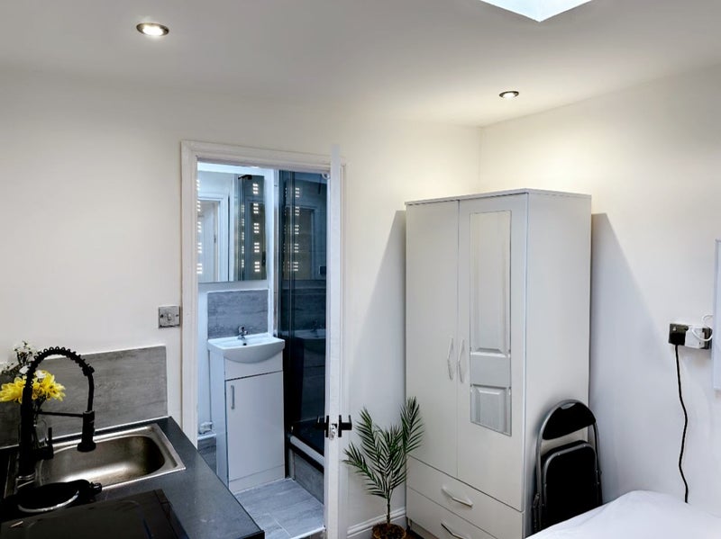 'Single Person’S Small Studio Flat Next To Town' Room to Rent from ...