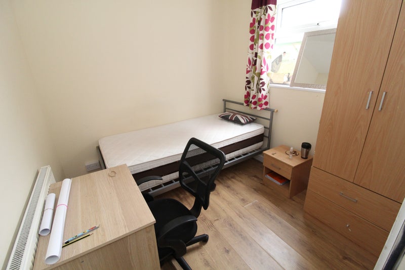 'Single en-suite Bills and wifi included CV1' Room to Rent from SpareRoom