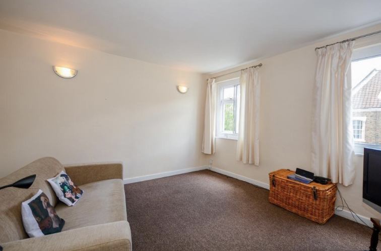 'Single Room To Rent For Students Only' Room to Rent from SpareRoom