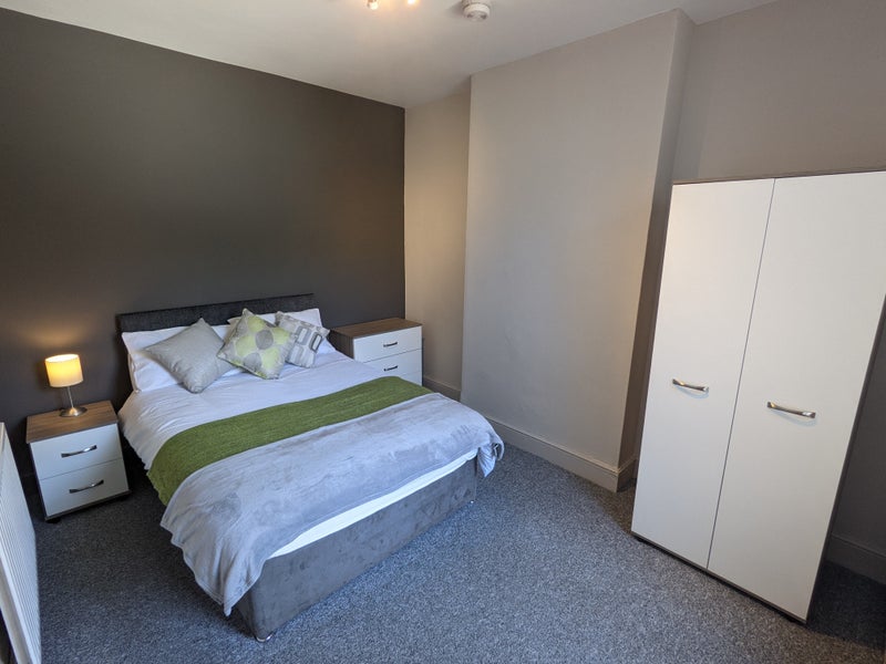 'Modern Double room - close to tram and ASDA' Room to Rent from SpareRoom